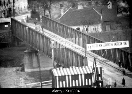 Occupation in Austria, demarcation line and border crossing near Enns ...
