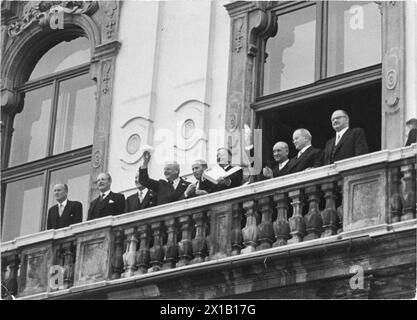 Treaty, treaty 1955 - at balcony of the Belvedere Figl, Macmillan ...