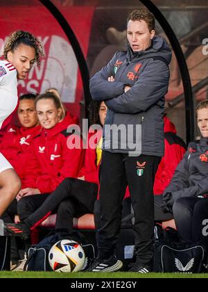 Amsterdam - Head Coach Jessica Torny of Feyenoord V1, Manon Melis ...