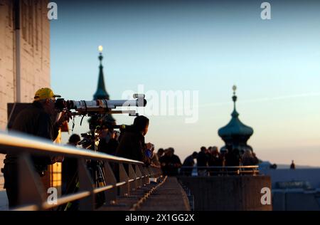 Transit of Venus across the sun 8 June 2004 Stock Photo - Alamy