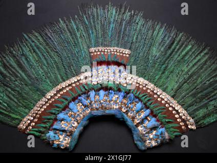 Aztec emperor Moctezuma's headdress, made of quetzal feathers ...