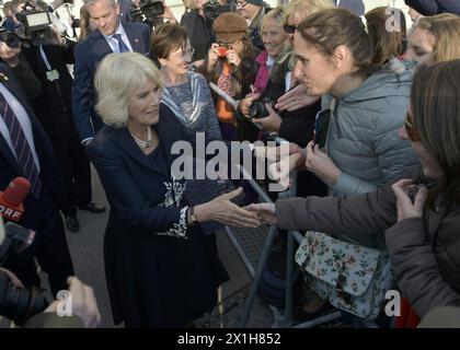 Camilla, Duchess of Cornwall (R) and Doris Schmidauer (L) greet ...
