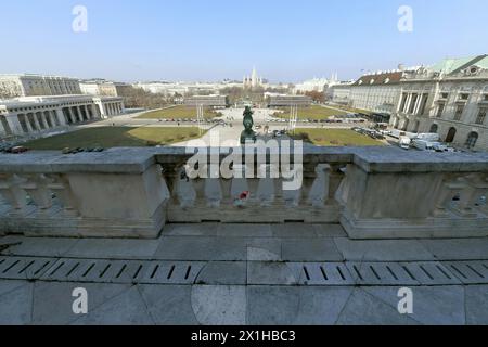 Hitler on the balcony of Vienna city hall, 1938 Stock Photo - Alamy