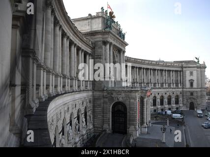 Hitler on the balcony of Vienna city hall, 1938 Stock Photo - Alamy