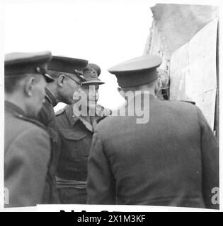 ITALY : EIGHTH ARMY GENERAL FREYBURG VISITS A BRIGADE 15 ( ) - Lieut ...