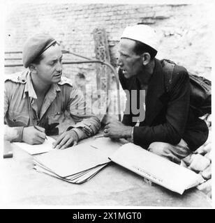 ITALY : COMMANDO RAID ON ISLE OF CHERSO - Major Cameron talking to one ...