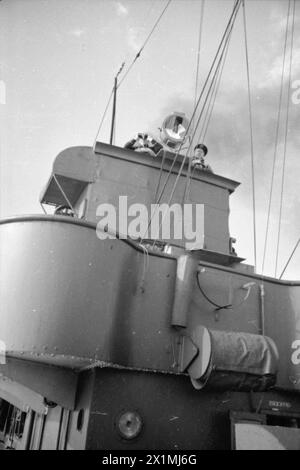 MINESWEEPING. 1940, ON BOARD THE MINESWEEPER, HMT CAYRIAN, SHOWING LIFE ...