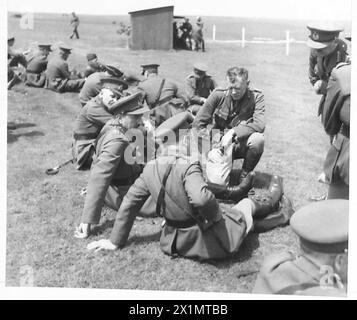 General Sir Alan Brooke and Lieutenant General H.R. Franklyn observe ...
