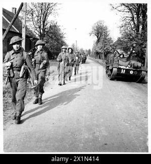 15th. SCOTTISH ADVANCE ON LOON - Infantry of the K.O.S.B. in the danger area of Loon with rifles ...