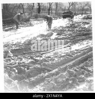 ITALY : FIFTH ARMY : VARIOUS - Pte. Clapham and Pte. T. Smith of ...