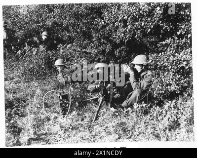 MIDDLESEX REGIMENT TRAINING IN ENGLAND - The concealed machine gun in ...