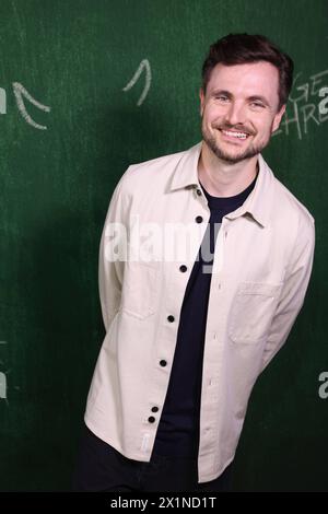 ALMANIA - Staffel 2 Premiere Phil Laude Rolle: Lehrer Frank Stimpel und ...