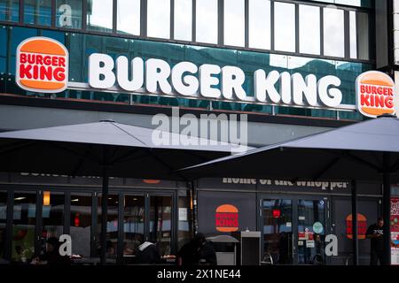 Symbolbild Logo der Fast-Food- Kette Frittenwerk Symbolfoto Logo der ...
