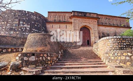 Main Entrance Gate of Garh Kundar Fort, Niwari, Madhya Pradesh, India ...