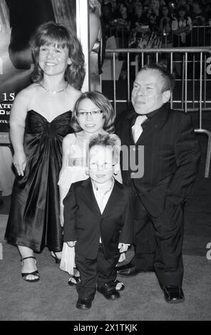 **FILE PHOTO** Samantha Davis Has Passed Away. Warwick Davis with wife ...