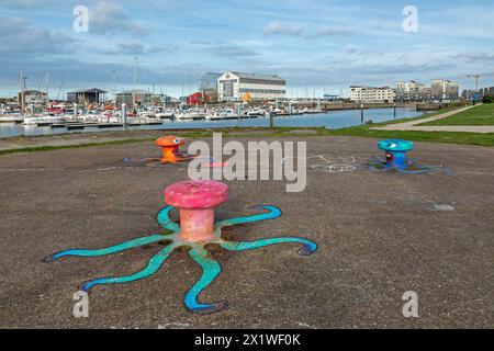 Painted bollards, octopus, Boats, buildings, marina, Dunkerque ...