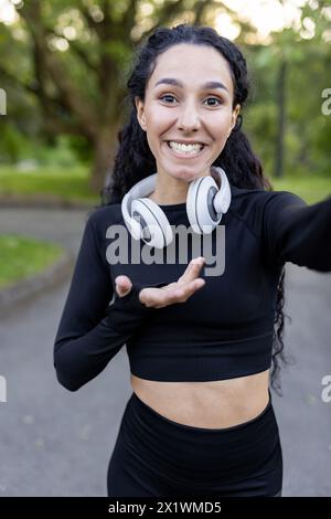 Woman reaching out with both hands towards the viewer Stock Photo - Alamy