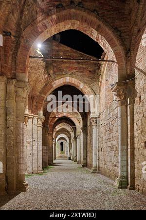 Chiusdino (Si), l’abbazia di San Galgano del XIII secolo Stock Photo ...