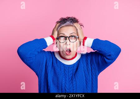 Photo of crazy lady look empty space show v-sign open mouth wear hat ...