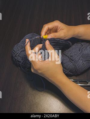 Close up of hands knitting. Process of knitting Stock Photo - Alamy