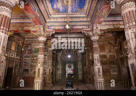 Interiors, Chhatri of Shrimant Daulatrao Maharaj Scindia, Chhatris of ...