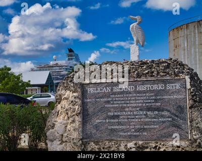 Bridgetown, Barbados - Jan 28 2024: A Liebherr LHM 320 harbour mobile ...