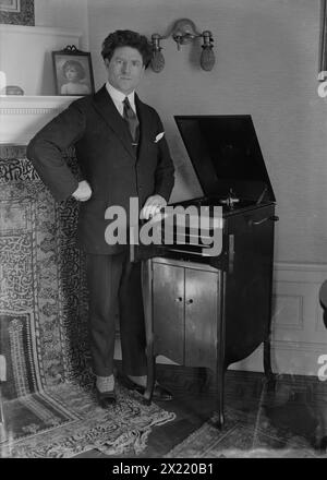Martinelli, between c1915 and c1920. Shows Italian opera singer ...
