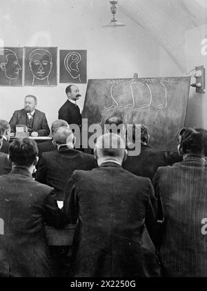Portrait Parle class, France, between c1910 and c1915. Shows class ...