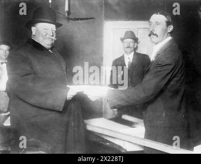 Taft voting 1912 Stock Photo - Alamy