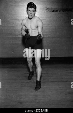 Mickey Devine, between c1910 and c1915. Shows boxer Mickey Devine Stock ...
