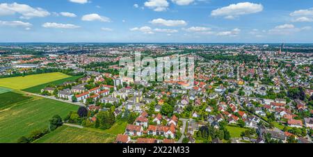 Ausblick auf Stadtbergen in Schwaben, eine Stadt am Westrand von ...