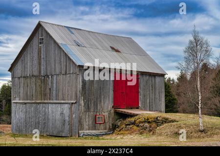 Old Barn with Red Door - views Stock Photo - Alamy