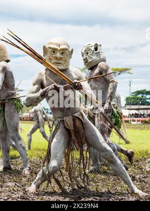 Tribe in traditional costume, sing sing, Morobe Show, Lae, Papua New ...