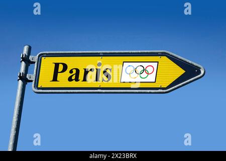 Wegweiser nach Paris und Olympische Ringe Wegweiser nach Paris und Olympische Ringe, 19.04.2024 ...