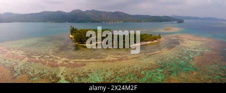 Aerial photograph of the Lime Cay Resort, Roat‡n, Honduras Stock Photo ...