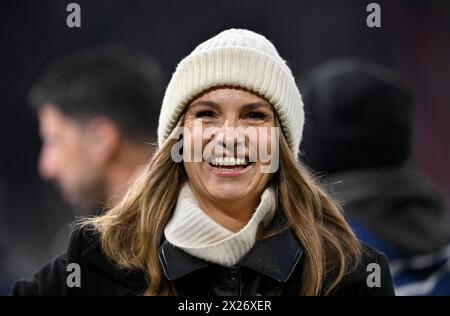 TV presenter Laura Wontorra DAZN, portrait, cap, powdered chin, make-up ...