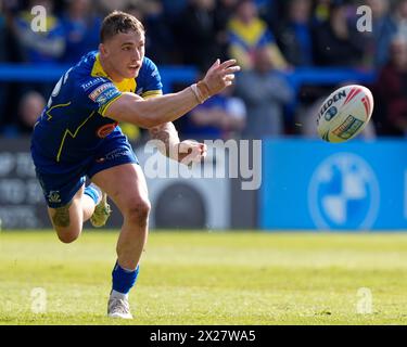 Sam Powell of Warrington Wolves passes the ball during the Betfred ...