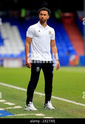 Sam Cox, manager for Wealdstone, during the Enterprise National League ...