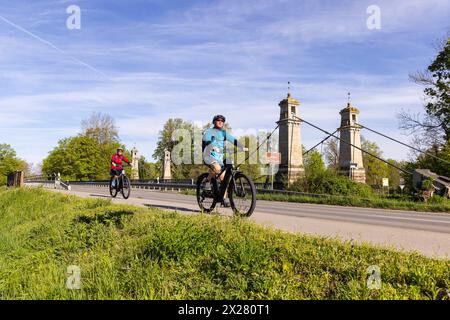 Hängebrücke über die Argen, Straßenbrücke über die Argen zwischen ...