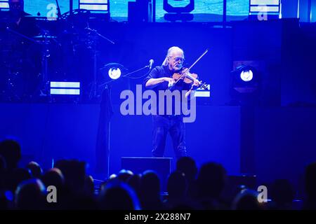 Die Band Santiano bei ihrem Konzert in der Uber Arena. Kurz nach Beginn ...