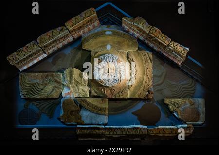 The Gorgon's Head in the Temple of Sulis Minerva, Roman Baths Stock ...