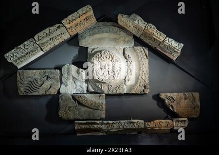 The Gorgon's Head in the Temple of Sulis Minerva, Roman Baths Stock ...