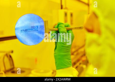 Patterned silicon wafer, nanodevice, Photolithography Room. Cleanroom ...