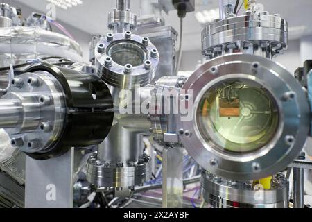 Ultra High Vacuum Chamber with Dual Deposition System. Nanotechnology ...