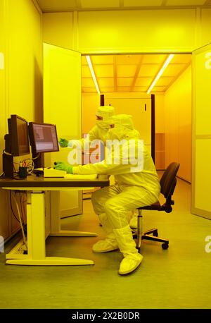 Cheking with an electron microscope the results of an e-beam ...