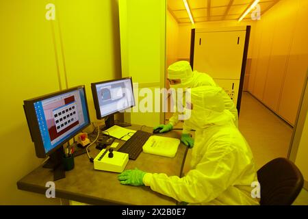 Cheking with an electron microscope the results of an e-beam ...