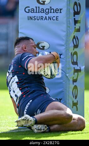 Bristol Bears' Ellis Genge scores his side's sixth try of the game ...