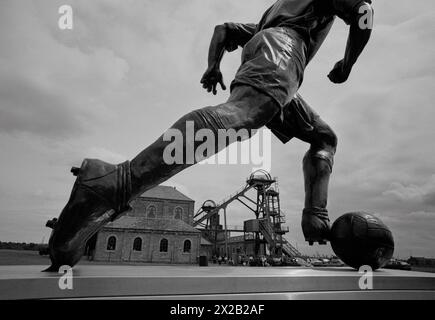 Photo copyright 1996 by John Angerson Statue of football player Jackie ...