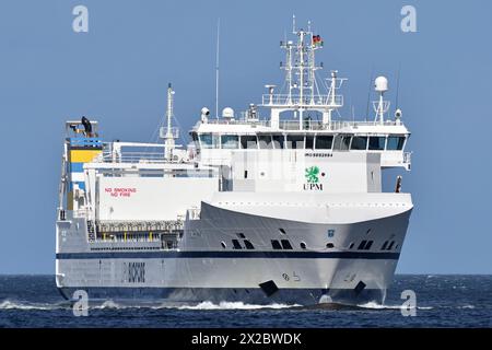 RO-RO-Cargo-Ship BORE WAY Stock Photo - Alamy