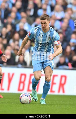 Ben Sheaf (14 Coventry City) Passes the ball during the Sky Bet ...